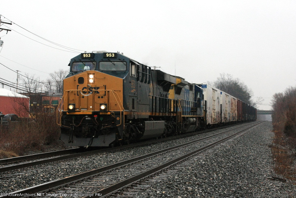 CSX 953 and train D732